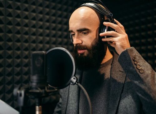 Cómo ser actor de doblaje: requisitos y consejos esenciales - CCFProsario.com